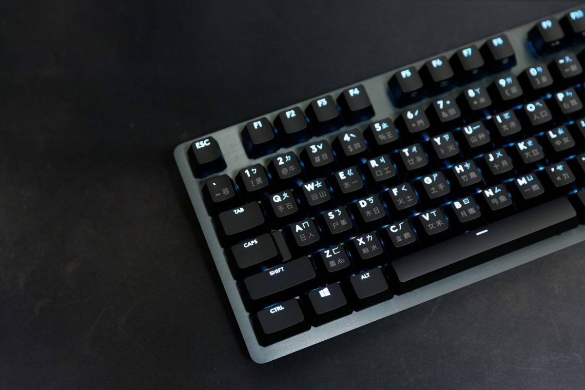 羅技 Logitech G512 GX 青軸 機械式遊戲鍵盤。一起開箱趣 - 零科技